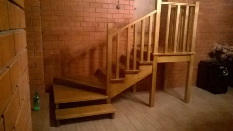 Деревянная лестница для крыльца дома - Новая Лестница